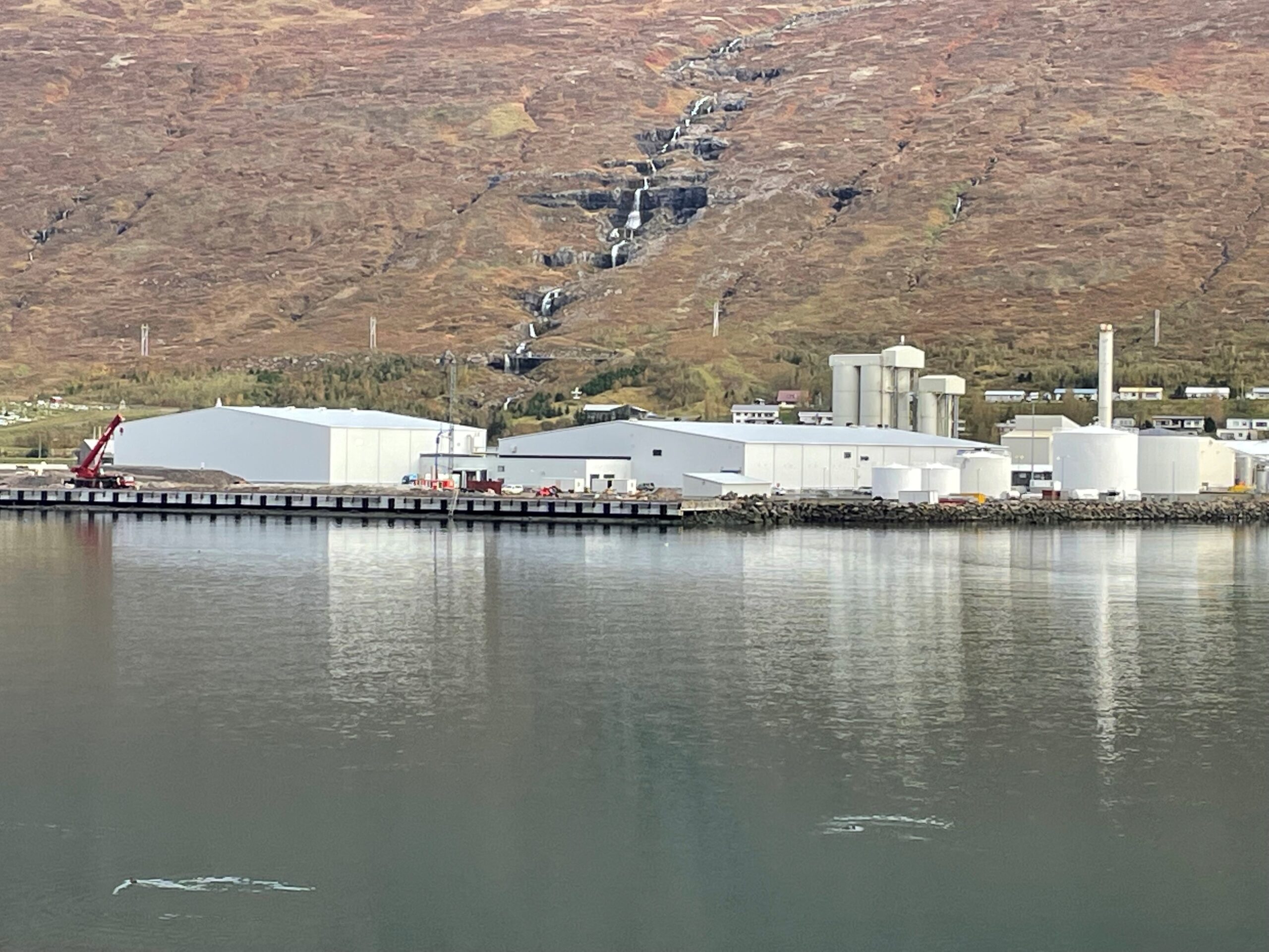 Døre, porte og røgventilation til Eskja i Island | DAN-doors